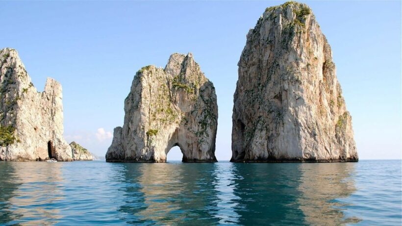 Capri: private boat tour with visit to the caves - An In-Depth Look at the Capri Private Boat Tour