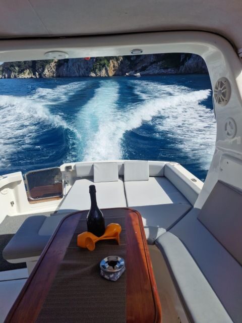 Capri: private boat tour with visit to the caves - FAQs