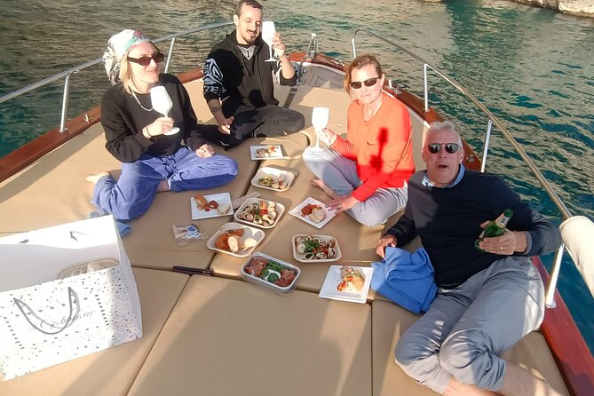 Capri Samba Boat Tour, Sail in Style by Boat. - Reviewing the Inclusions: Snacks, Drinks, and More