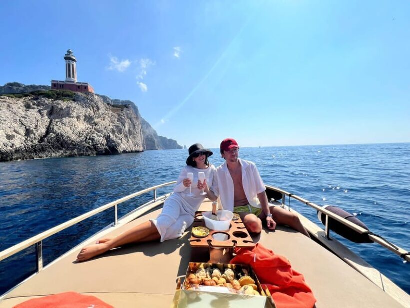 Capri: Secret Corners Boat Tour with Local Skipper - Key Points