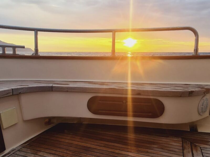 Capri: Tour of the island with caves and Faraglioni - A Typical Itinerary Breakdown