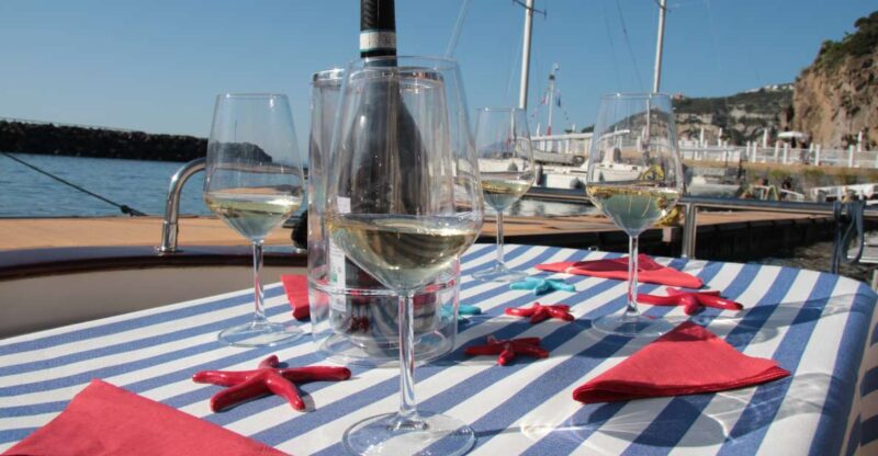 Capri tour with the iconique Gozzo Sorrentino - Key Points