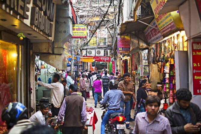 Captivating Walk through Old Delhi's Colorful Chandni Chowk & Private Transfer - Who Should Consider This Tour?