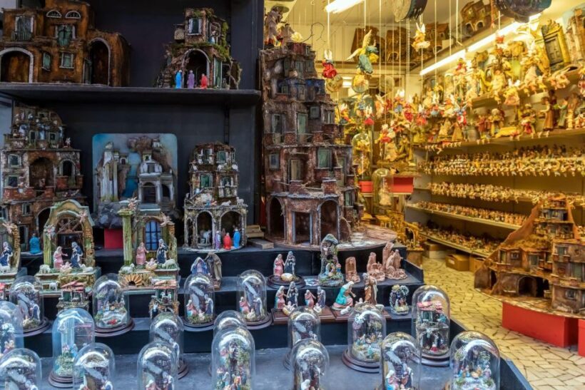 "Capturing the Magic": Explore the Naples Christmas Market - A Closer Look at the Tour Experience