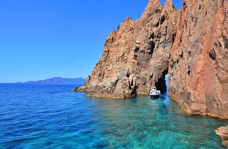 Cargèse: Calanques of Piana on a family boat - Key Points