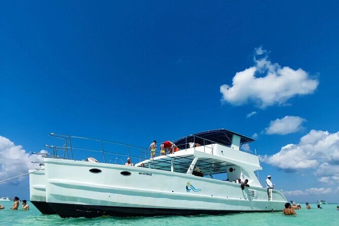 Caribbean Paradise Exclusive Day Trip to Isla Saona - Dining and Entertainment