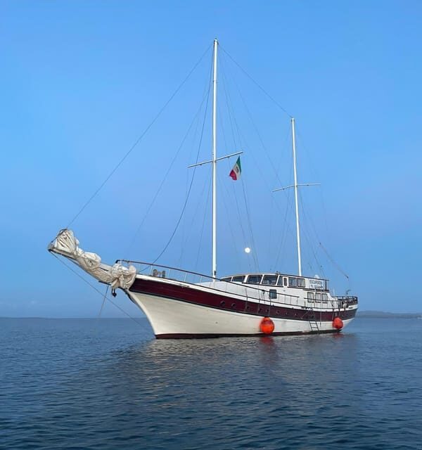Carloforte e Isola di S. Pietro, tour on a yacht with lunch - FAQ