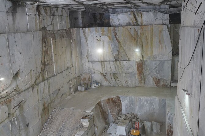 Carrara: Exclusive Marble Cave Tour Adventure in a 4x4 - Meeting Point and Logistics