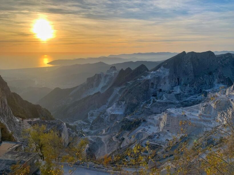 Carrara white marble quarries tour, 4X4 experience - A Deep Dive Into the Carrara White Marble Quarries Tour