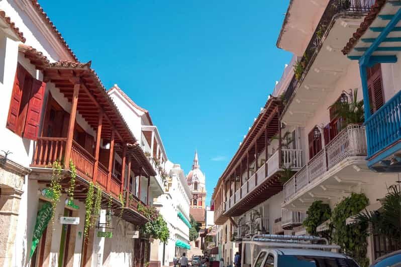 Cartagena: BILINGUAL CITY TOUR San Felipe Castle & Old city - Key Points