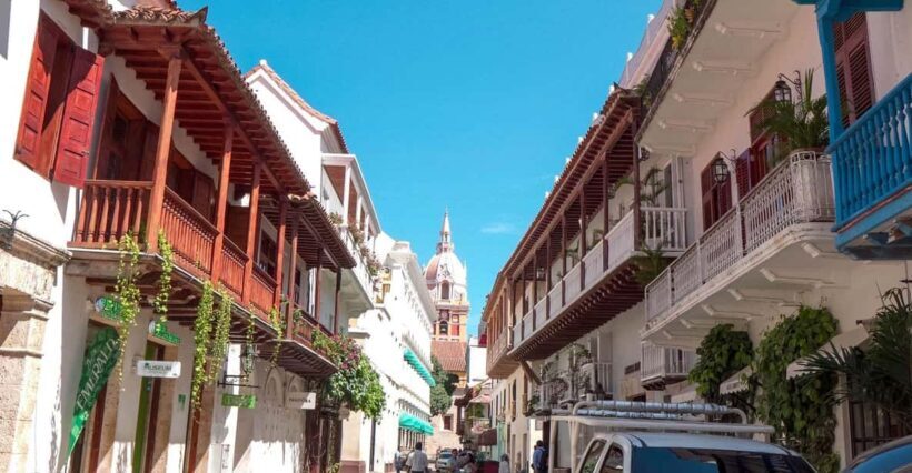 Cartagena: BILINGUAL CITY TOUR San Felipe Castle & Old city - Why Consider This Tour?