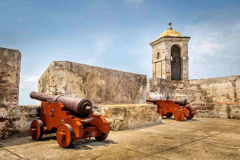 Cartagena: BILINGUAL CITYTOUR + SAN FELIPE CASTLE & Old city - An Authentic Introduction to Cartagena