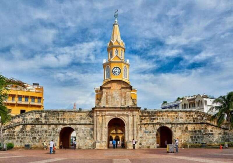 Cartagena: BILINGUAL CITYTOUR + SAN FELIPE CASTLE & Old city - The Guided Experience: Knowledgeable and Engaging