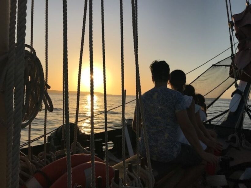 Cartagena, CO: Sunset Skyline Pirate Boat Tour with Drinks - Key Points