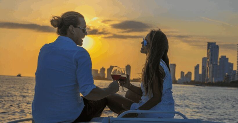 Cartagena: Dinner on a boat while you sail through the Bay - A Detailed Look at the Cartagena Bay Dinner Tour
