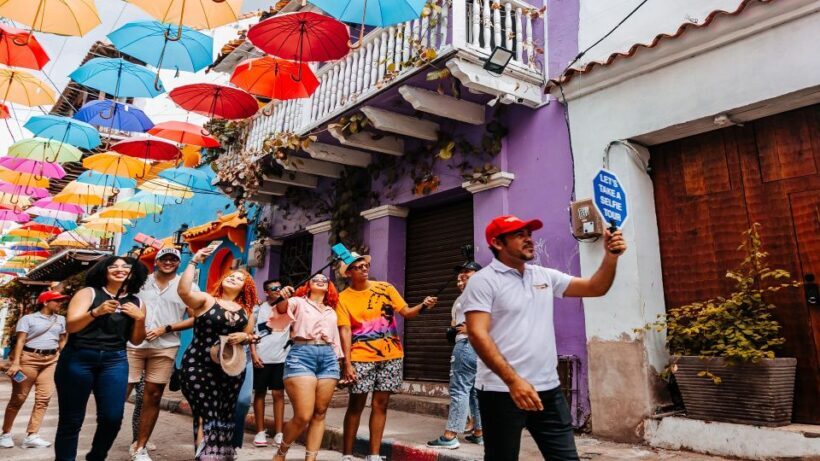 Cartagena: Guided Selfie and Walking Tour with Beer Tasting - Key Points