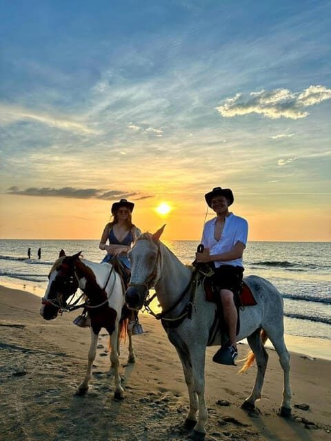 Cartagena: Horse riding on the beaches of Cartagena & PHOTOS - Key Points