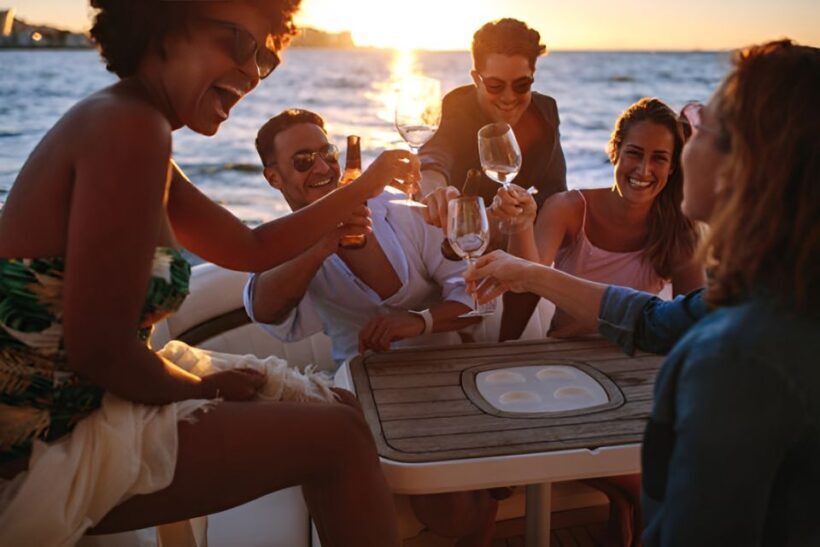 Cartagena: Party Boat to Cholon Beach with 2 Drinks & Lunch - Key Points