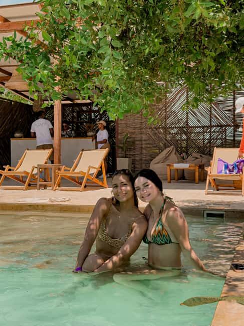 Cartagena: Rosario Islands Day Tour with Snorkel & Lunch - The Experience of the Guides and the Group