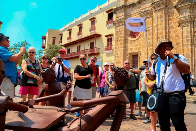 Cartagena: Shared Walking Tour of the Colonial Old Town - Key Points