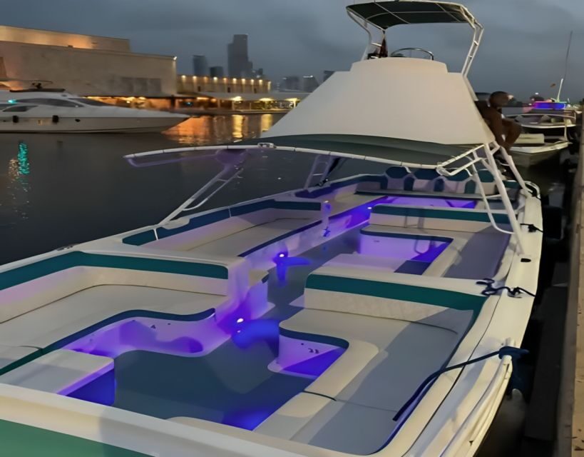 Cartagena: Sunsetplan on Yacht with Open Bar and DJ on board - An Authentic Look at the Cartagena Sunset Yacht Cruise