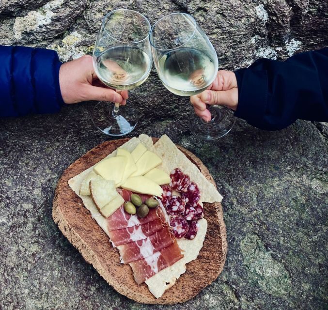 Castelsardo: Medieval Village Walking Tour with Aperitif - Tasting Sardinian Delicacies: The Aperitif