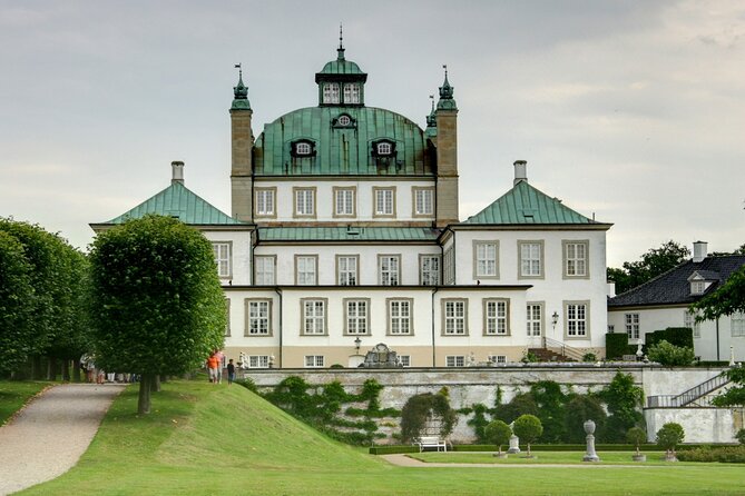 Castles of Kronborg and Frederiksborg from Copenhagen by Car - FAQs