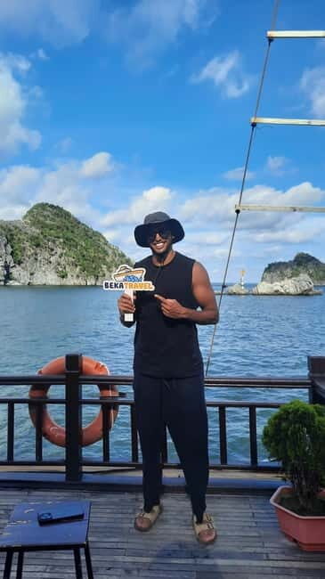 Cat Ba Island: Lan Ha Bay boat tour - lunch, beach, kayaking - Lunch on the Water