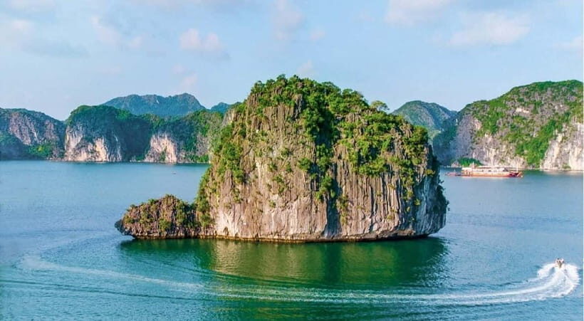 Cat Ba: Lan Ha and Ha Long Bay Boat Tour with Kayaking, Cave - A Detailed Look at the Lan Ha and Ha Long Bay Tour
