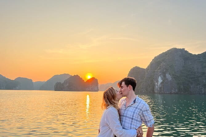 Cat Ba: Sunset & Bioluminescent Kayaking on Lan Ha Bay - The Experience from the Traveler’s Perspective