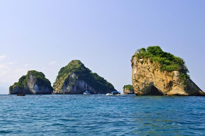 Catamaran Arches, Animas Beach, Quimixed Waterfall and Food Tour - Key Points