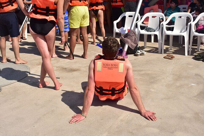 Catamaran Arches, Animas Beach, Quimixed Waterfall and Food Tour - The Sum Up