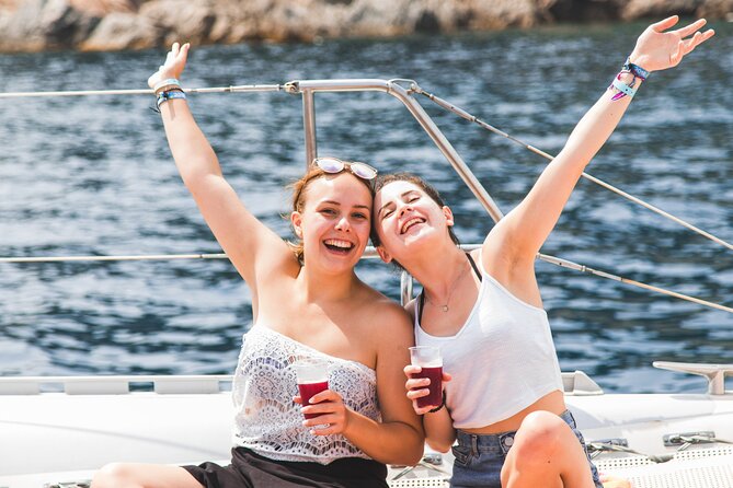 Catamaran Departure in a Young Atmosphere - Tips for Enjoying Your Catamaran Trip