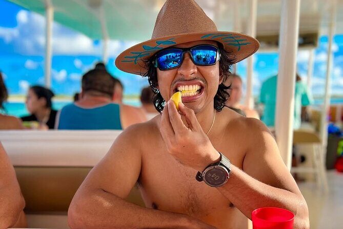 Catamaran Excursion + Open bar + Snorkeling at El Cielo - Food, Drinks, and the Social Scene