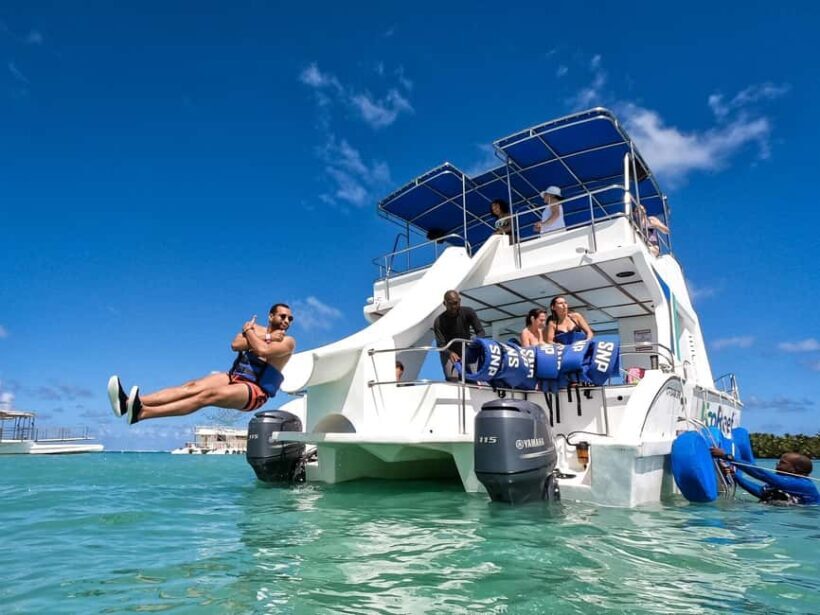 Catamaran party Boat con open bar y snorkeling en punta cana - Key Points