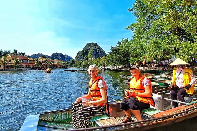 Catamaran Premium Cruise to Halong Bay & Lan Ha Bay in 1 Day Tour - FAQs