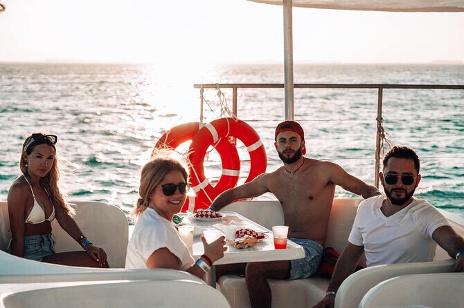 Catamaran Unlimited Isla Mujeres from Playa del Carmen - Sailing through the Caribbean