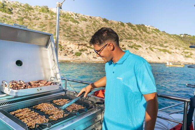Catamaran With BBQ in the Bay of Palma - Suitability and Recommendations