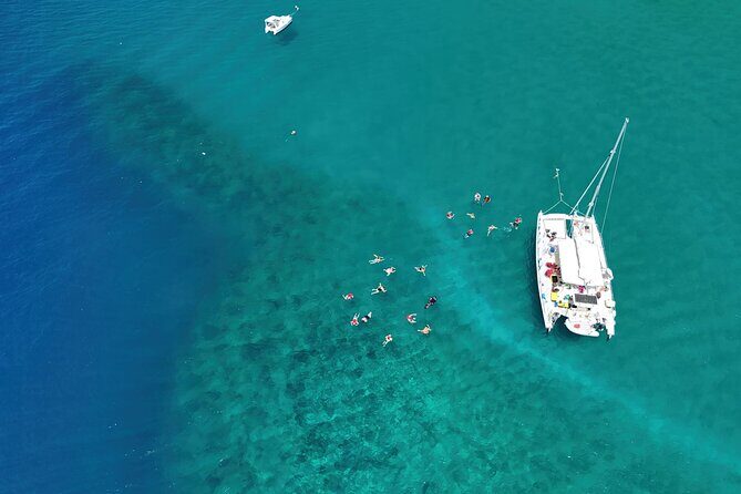 Catamaran with jacuzzi for groups Lunch and drinks Puerto plata - The Authenticity of the Experience