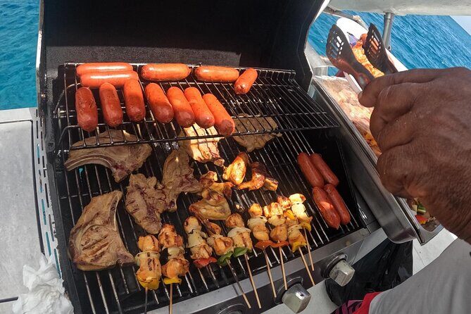 Catamaran with jacuzzi for groups Lunch and drinks Puerto plata - The Sum Up