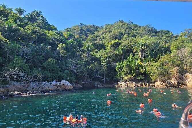 Catamaran Yelapa Beach Tour with Snorkeling, Food and Open Bar - FAQs