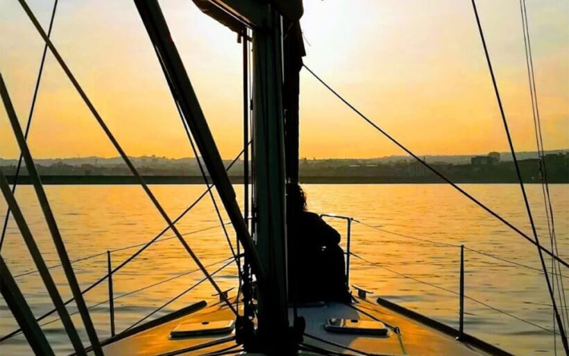 Catania: Guided Sunset Sailing Trip with Aperitif & Prosecco - The Experience in Detail