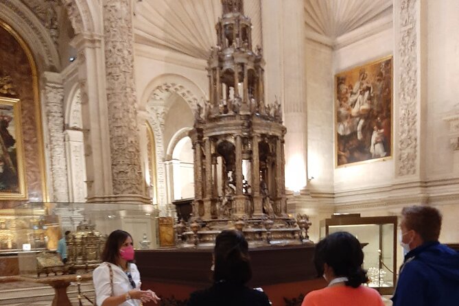 Cathedral and Giralda Guided Tour and Priority Entrance - The Itinerary: What to Expect