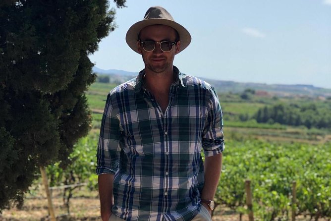 Cava Wineyard & Sitges Day Trip from Barcelona - Transport and Group Size