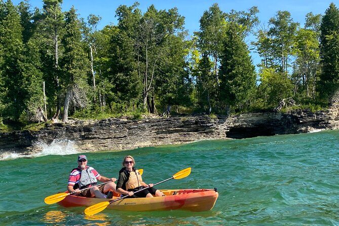 Cave Point Kayak Tour - Key Points