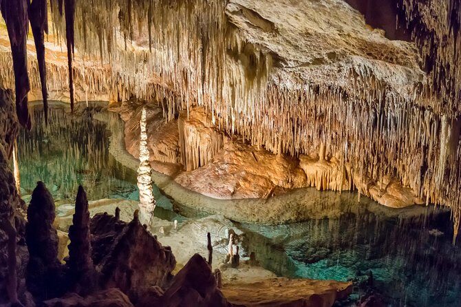 Cayman Crystal Caves & Pedro St James Castle or Botanical Garden - Key Points