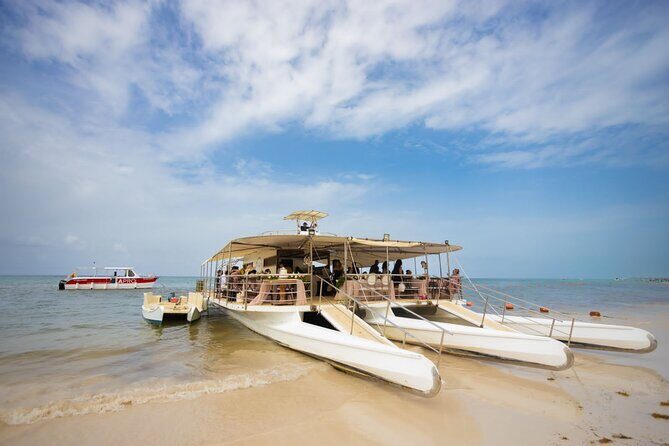 Celebrate your Wedding in Punta Cana on a Private Boat - An In-Depth Look at the Private Wedding Boat Experience