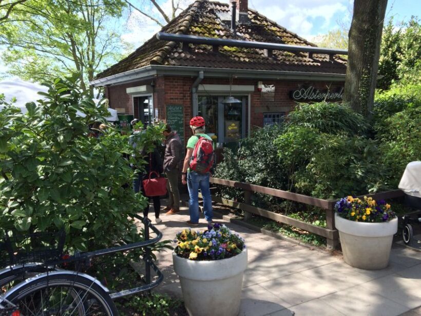 Celebs, Waterfronts and Nature Cycle Tour - Authentic Experiences and Real Feedback
