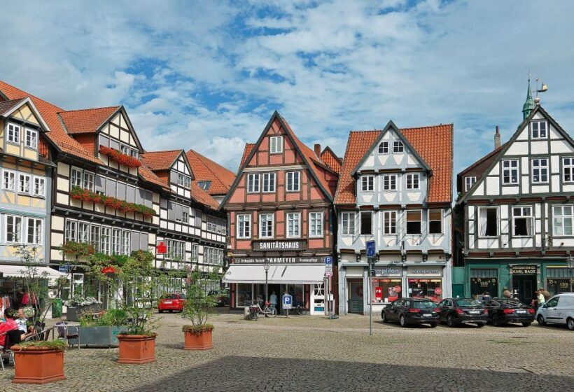 Celle: Private Guided Walking Tour - A Walk Through History and Architecture