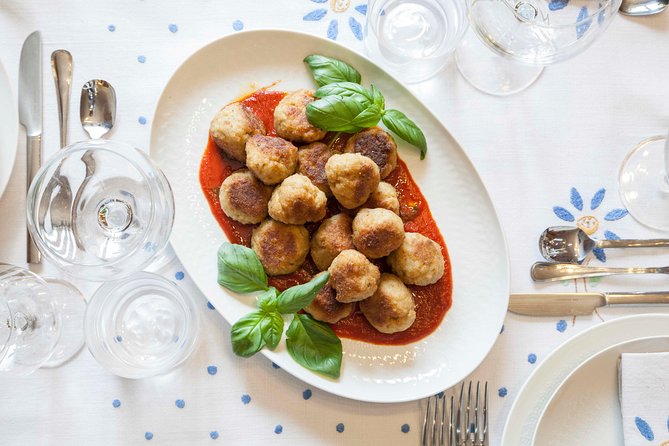 Cesarine: Dining & Cooking Demo at Locals Home in Naples - Frequently Asked Questions